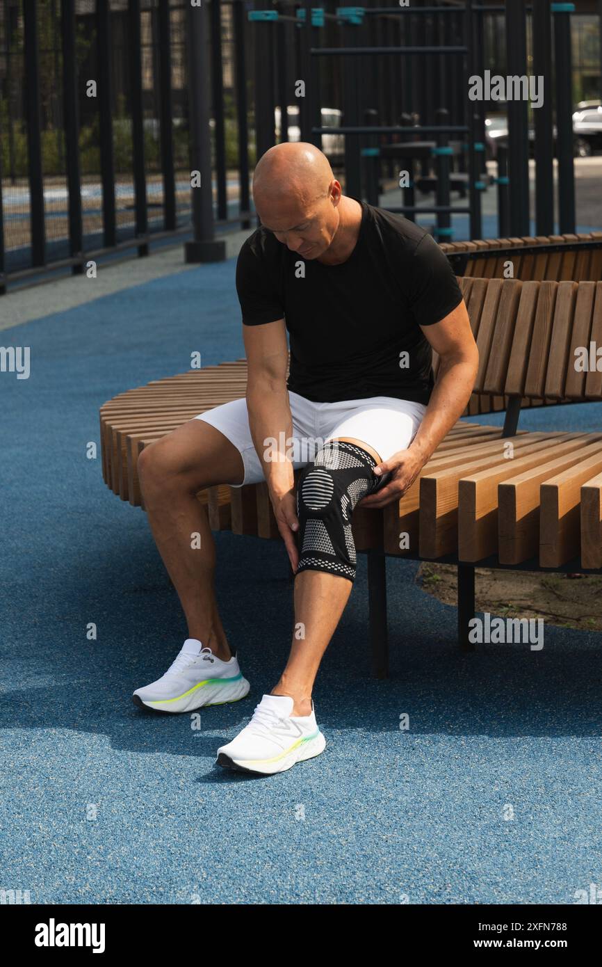 Support bandage gym hi-res stock photography and images - Alamy