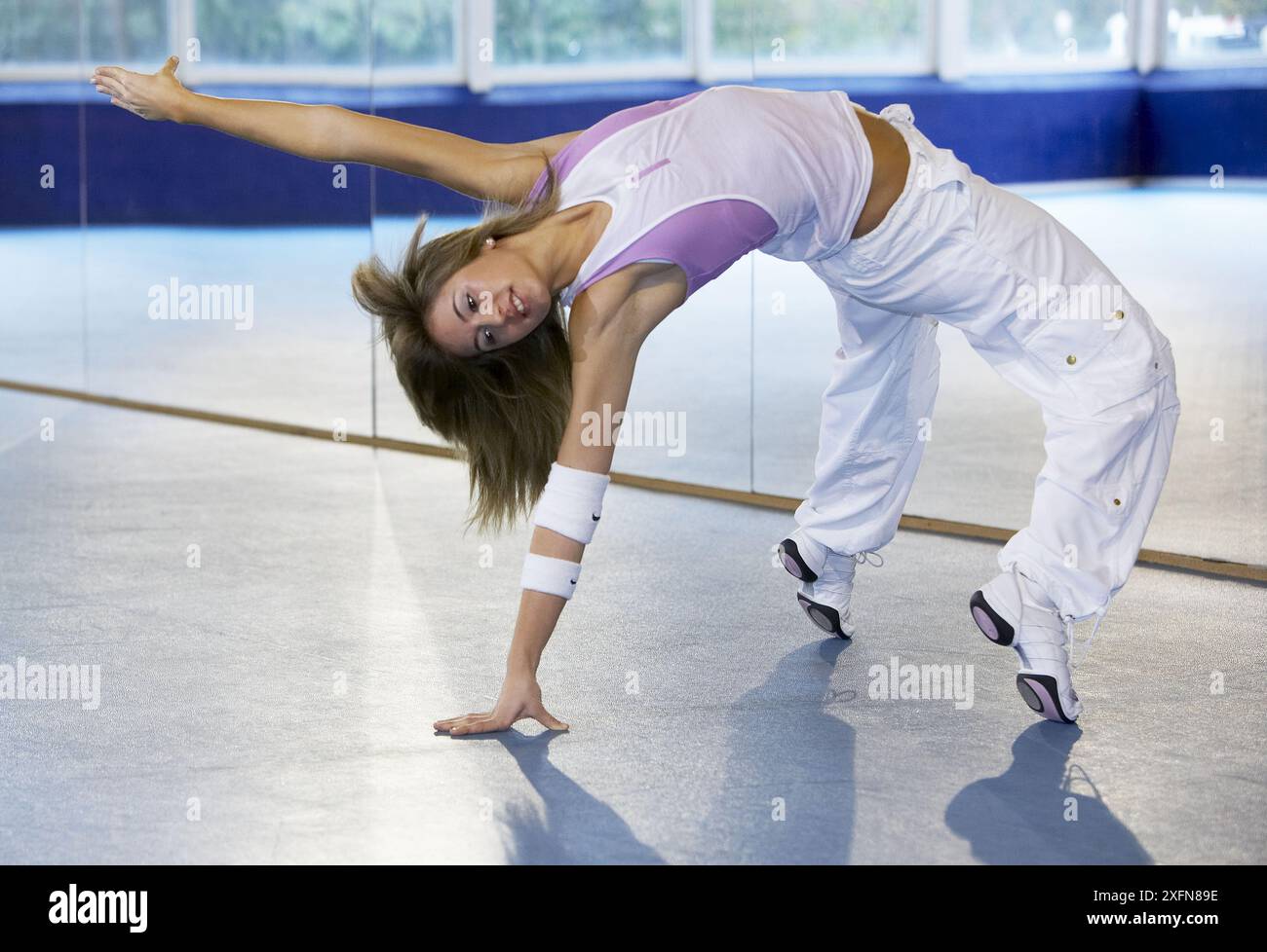 Dance exercises, aerobics, Nikewomen, gym Stock Photo - Alamy