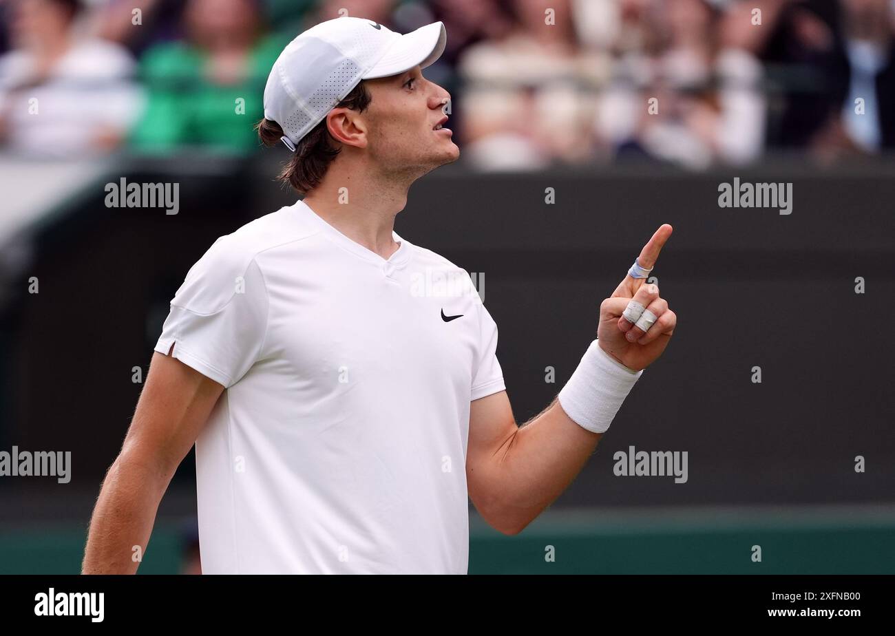 Jack Draper reacts during his match against Cameron Norrie (not ...