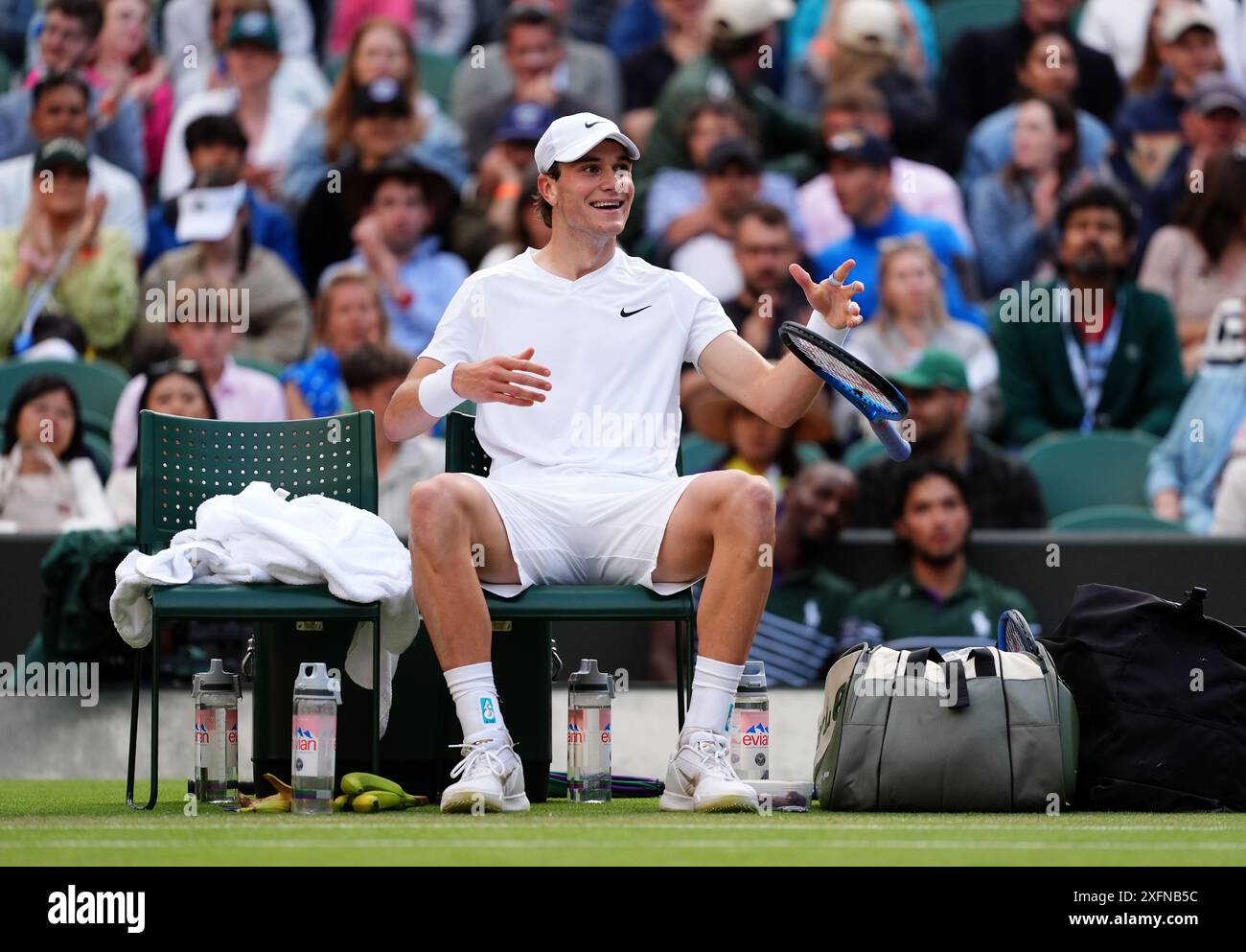 Jack Draper reacts during his match against Cameron Norrie (not ...