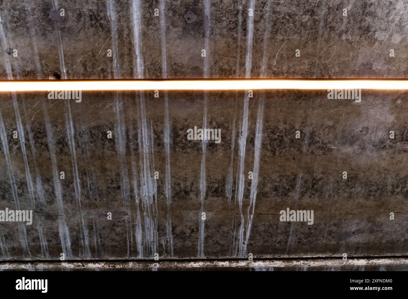 Cinder block stack hi-res stock photography and images - Alamy