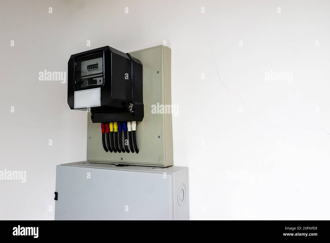 Electric meter Made to Measure Amount of AC power in the house and in ...