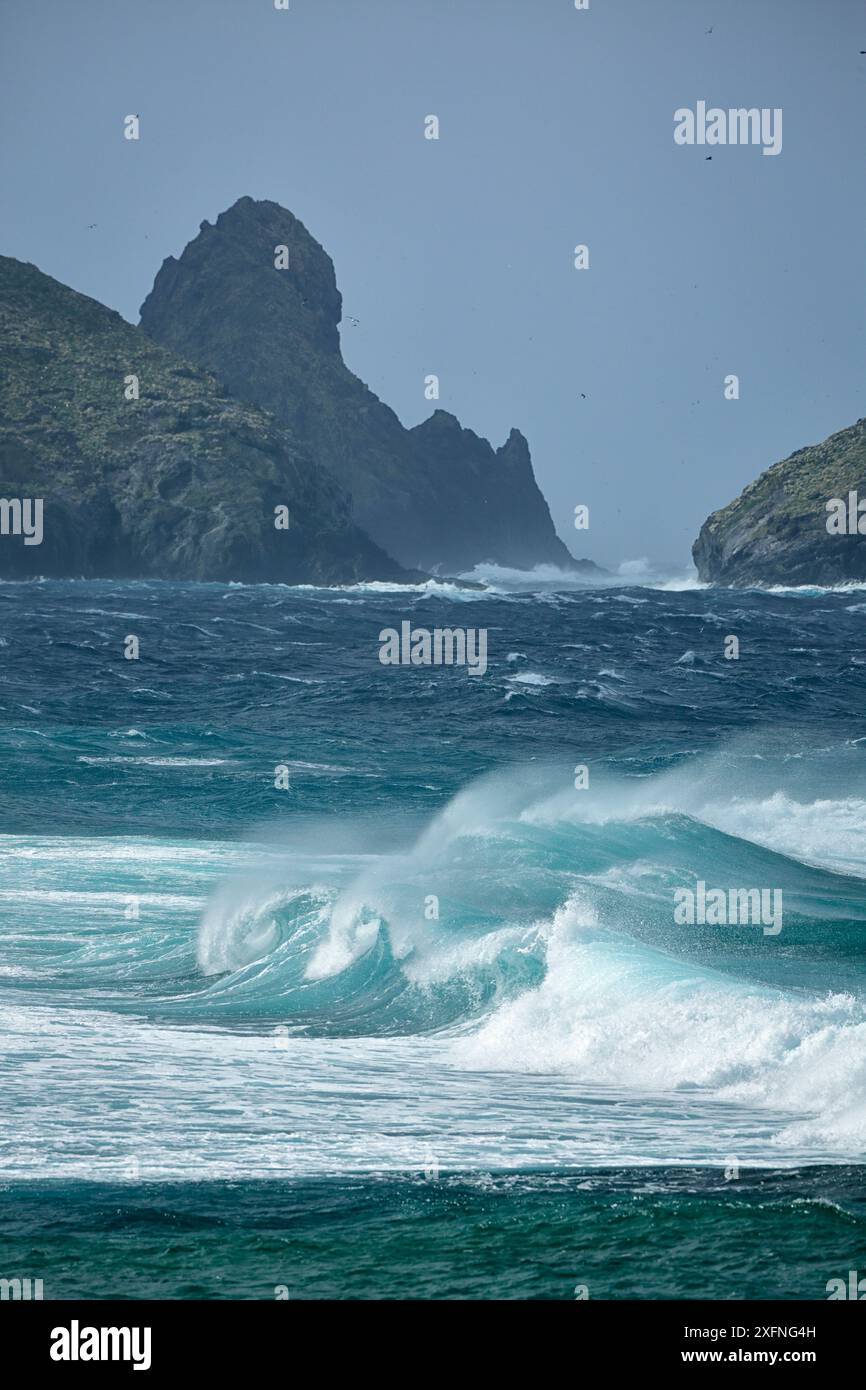 Choppy seas with Admiralty Islands seen from Lord Howe island, Lord ...