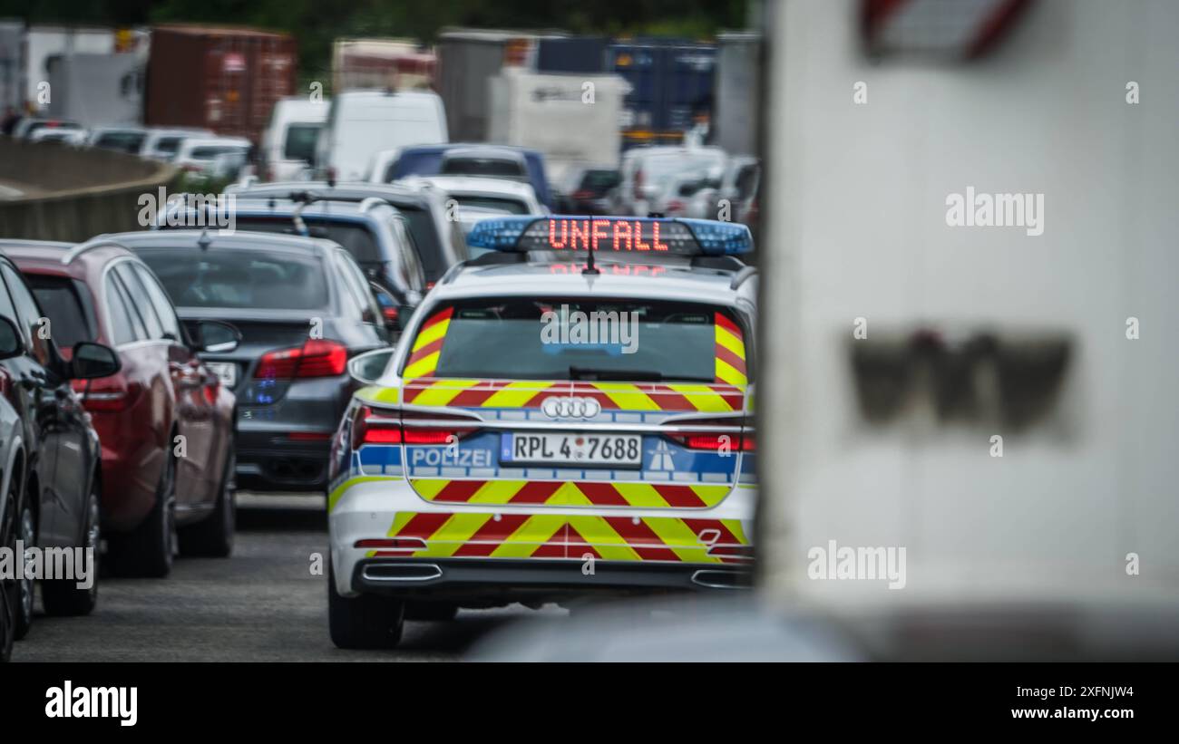 Autobahn, Unfall, Polizeieinsatz, Blaulicht, Verkehrsunfall, Stau ...