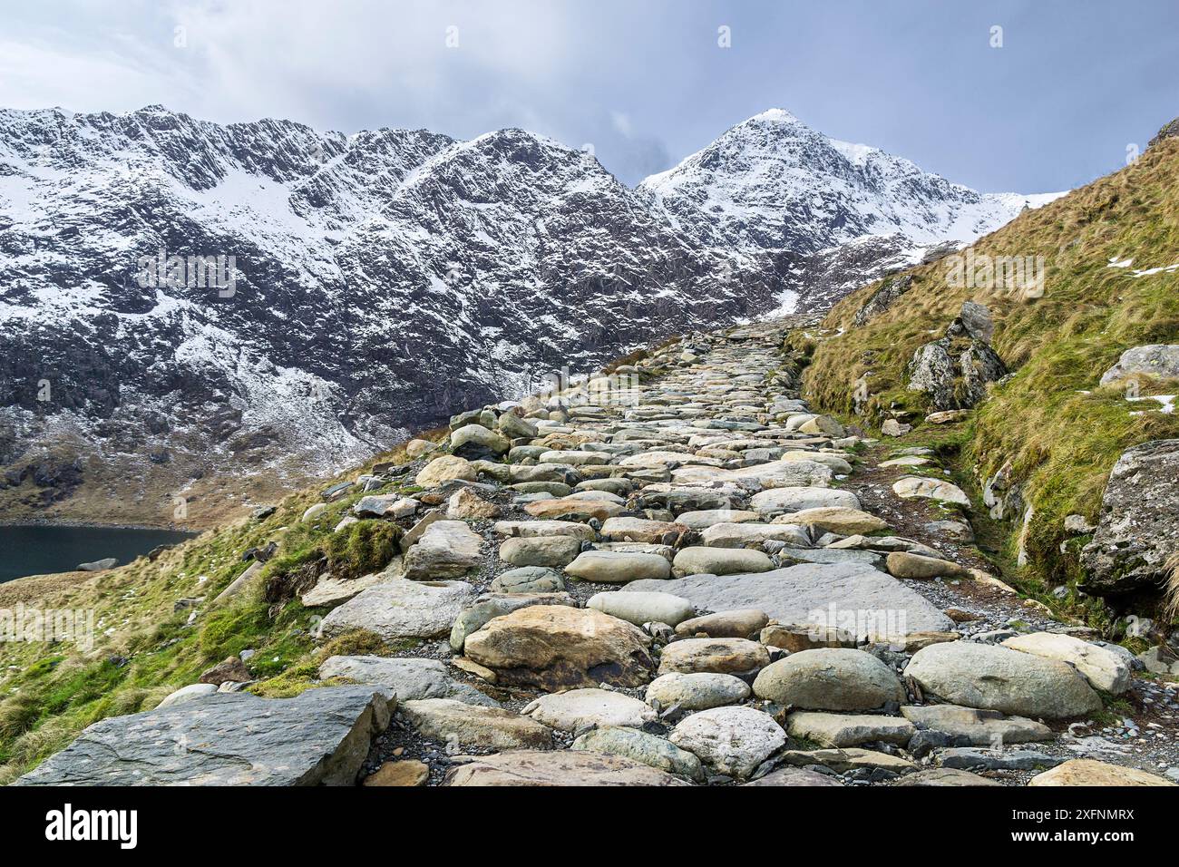 The Miners Track up Mount Snowdon on the right, with the summit back ...
