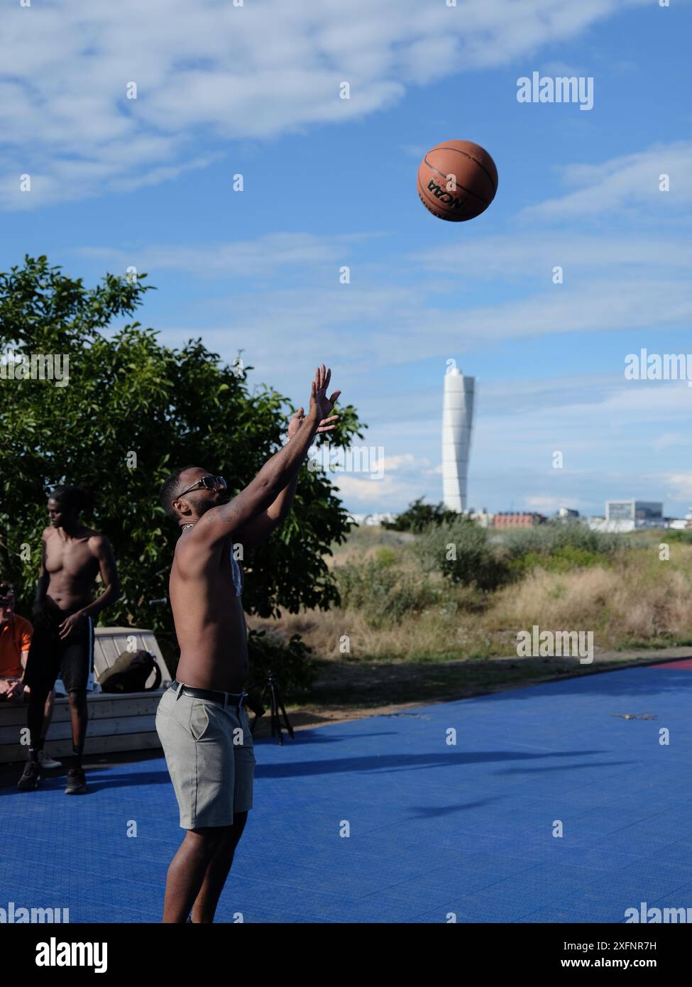 Men playing basketball at the beach in Malmö, Sweden Stock Photo - Alamy