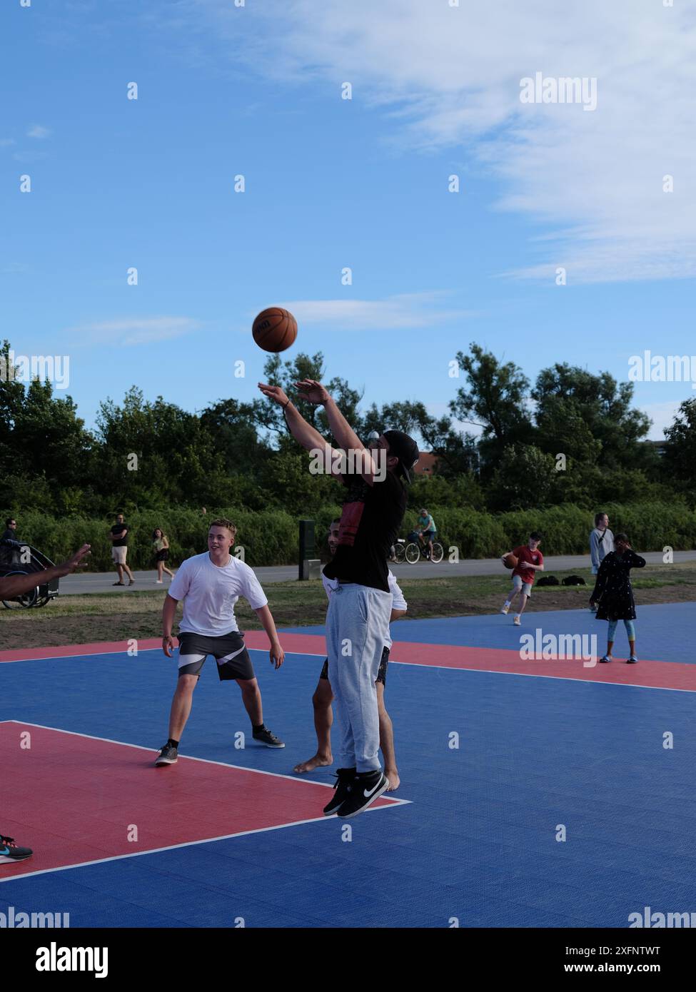 Men playing basketball at the beach in Malmö, Sweden Stock Photo - Alamy