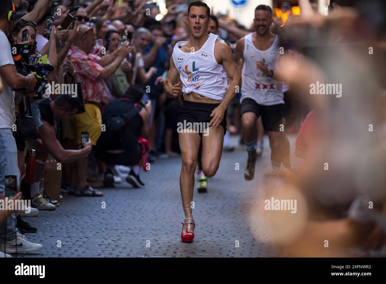 Madrid, Madrid, Spain. 4th July, 2024. Contestants run with high heels ...