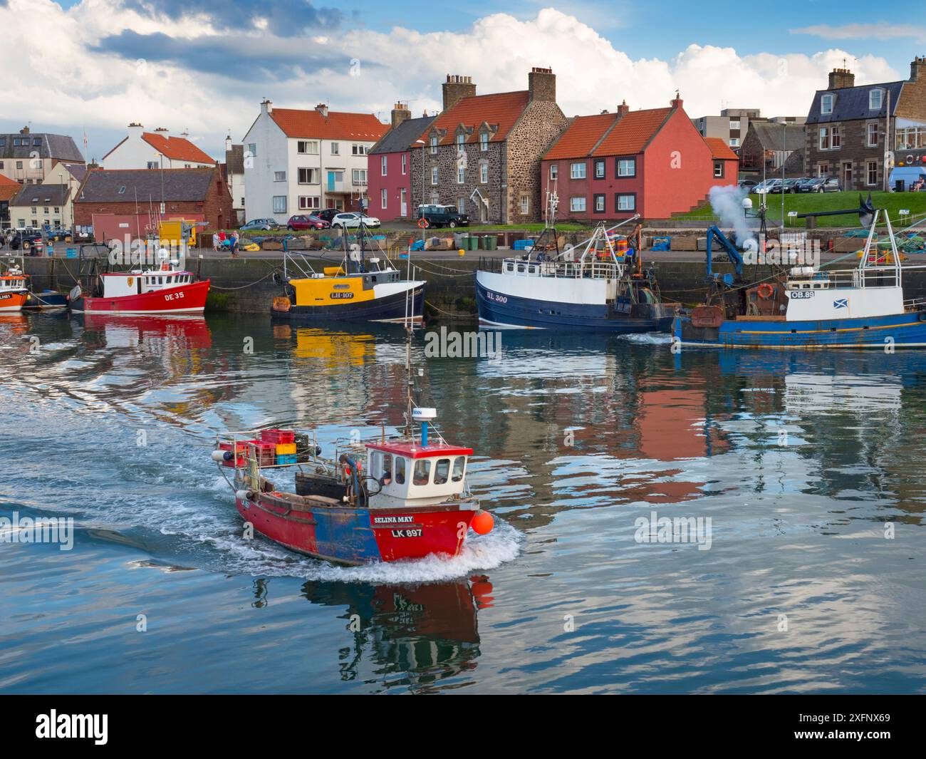 Small fishing boat leaving Victoria Harbour, Dunbar, East Lothian ...
