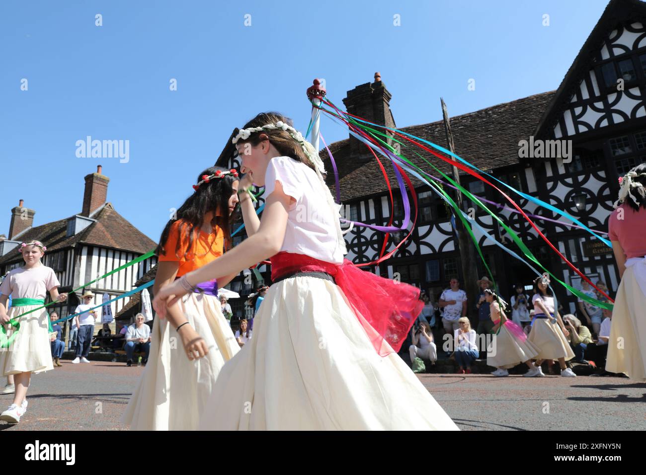 English maypole traditional village hi-res stock photography and images ...
