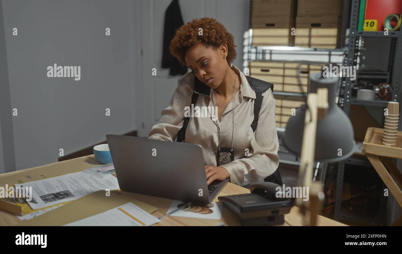 Female police computer hi-res stock photography and images - Alamy