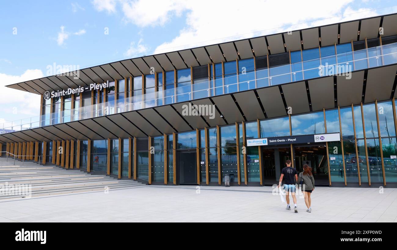 Saint denis paris station hi-res stock photography and images - Alamy