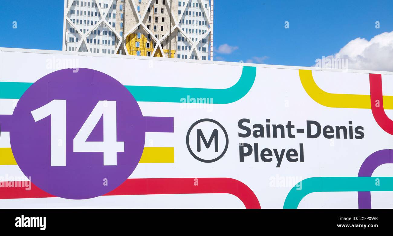 LINE 14 NEW SAINT DENIS PLEYEL STATION Stock Photo - Alamy