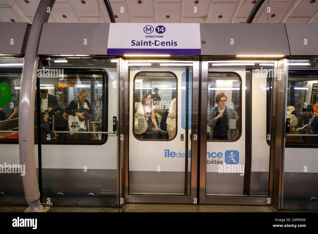 LINE 14 NEW SAINT DENIS PLEYEL STATION Stock Photo - Alamy