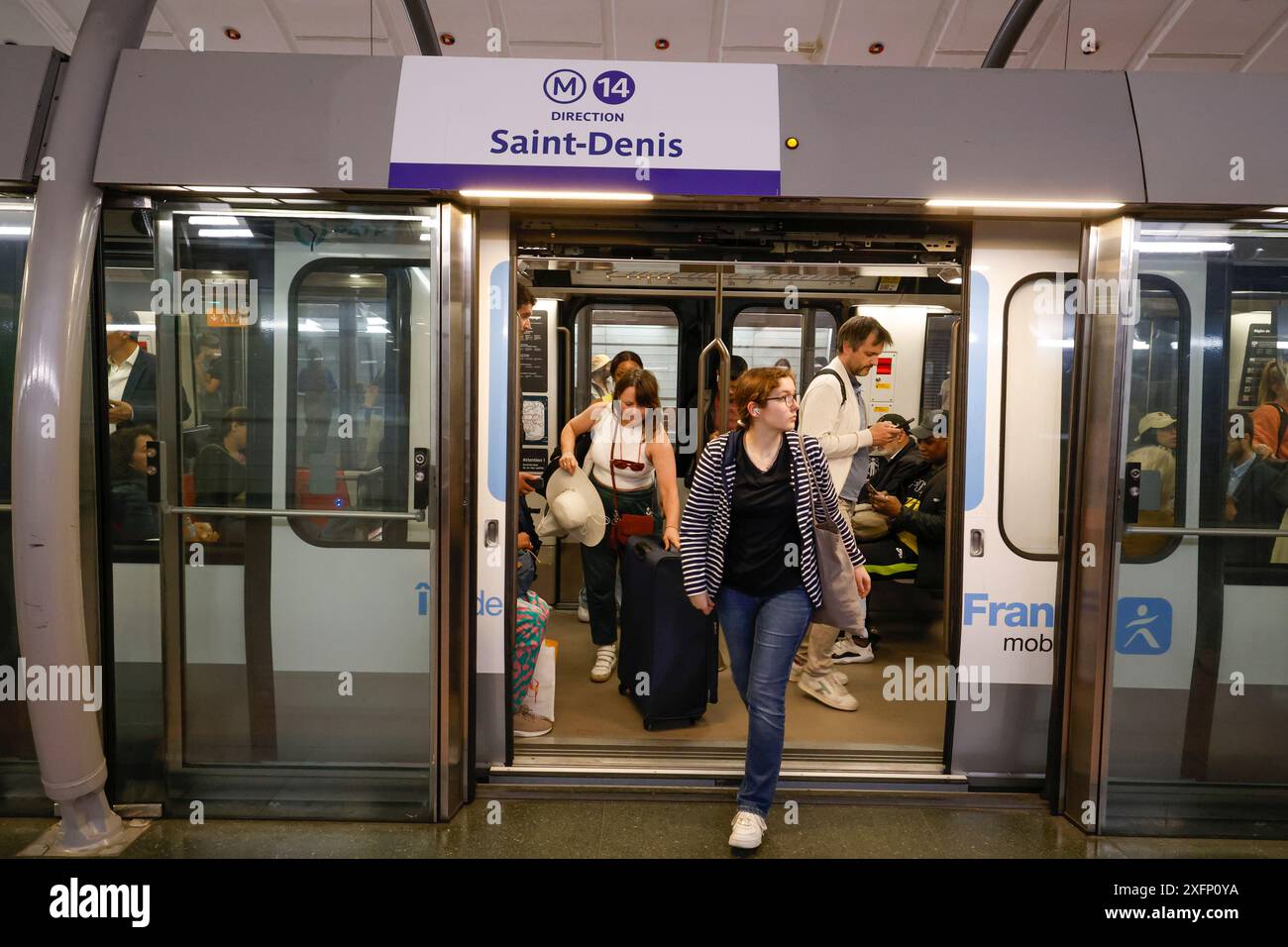 LINE 14 NEW SAINT DENIS PLEYEL STATION Stock Photo - Alamy