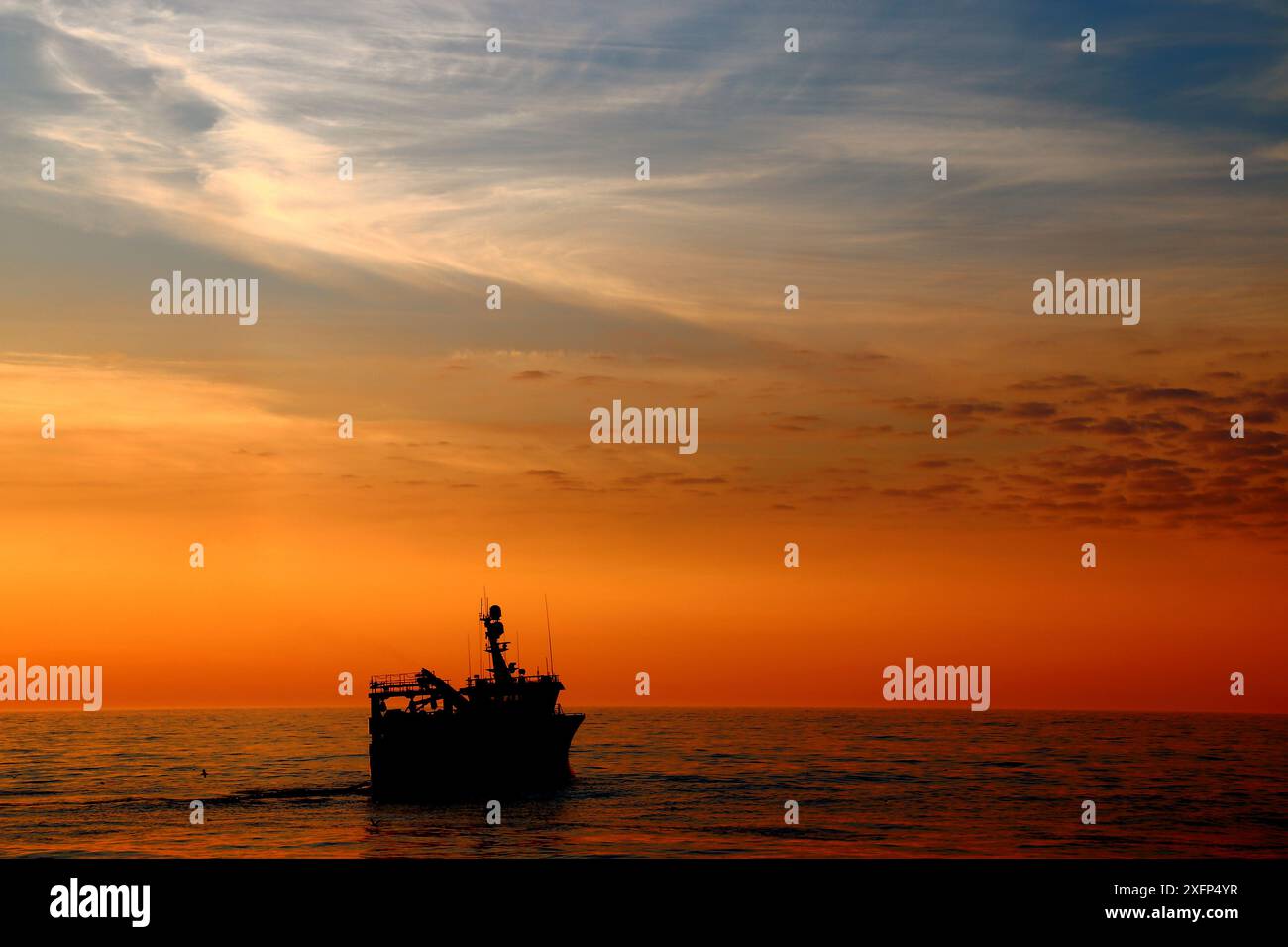Fishing boats sea sunset hi-res stock photography and images - Alamy