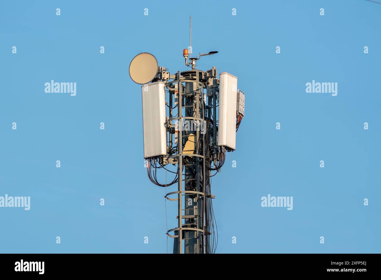 Mobile phone transmitter, telephone antenna Stock Photo - Alamy