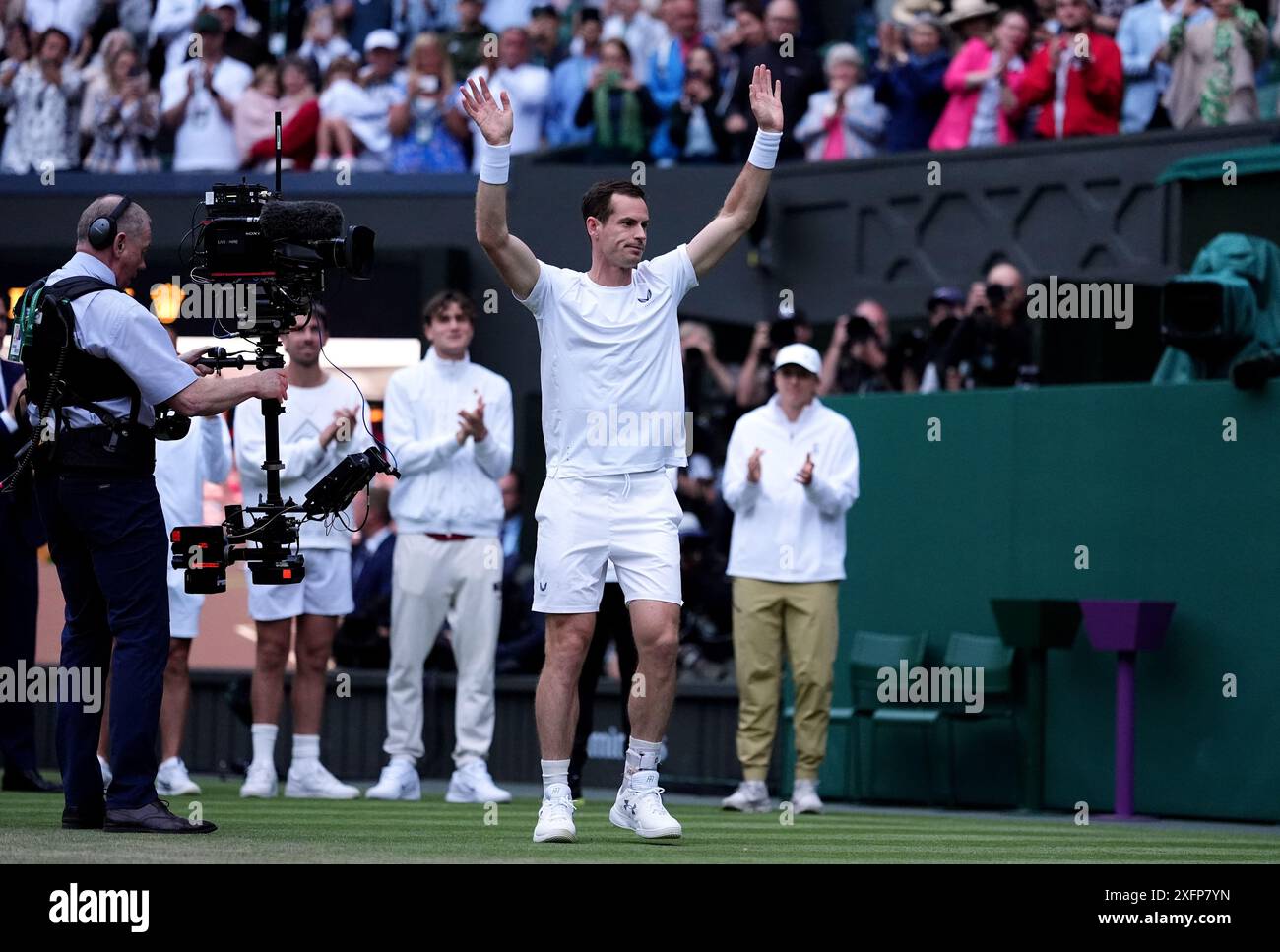 Centre court pay tribute to Andy Murray following his gentlemen's ...