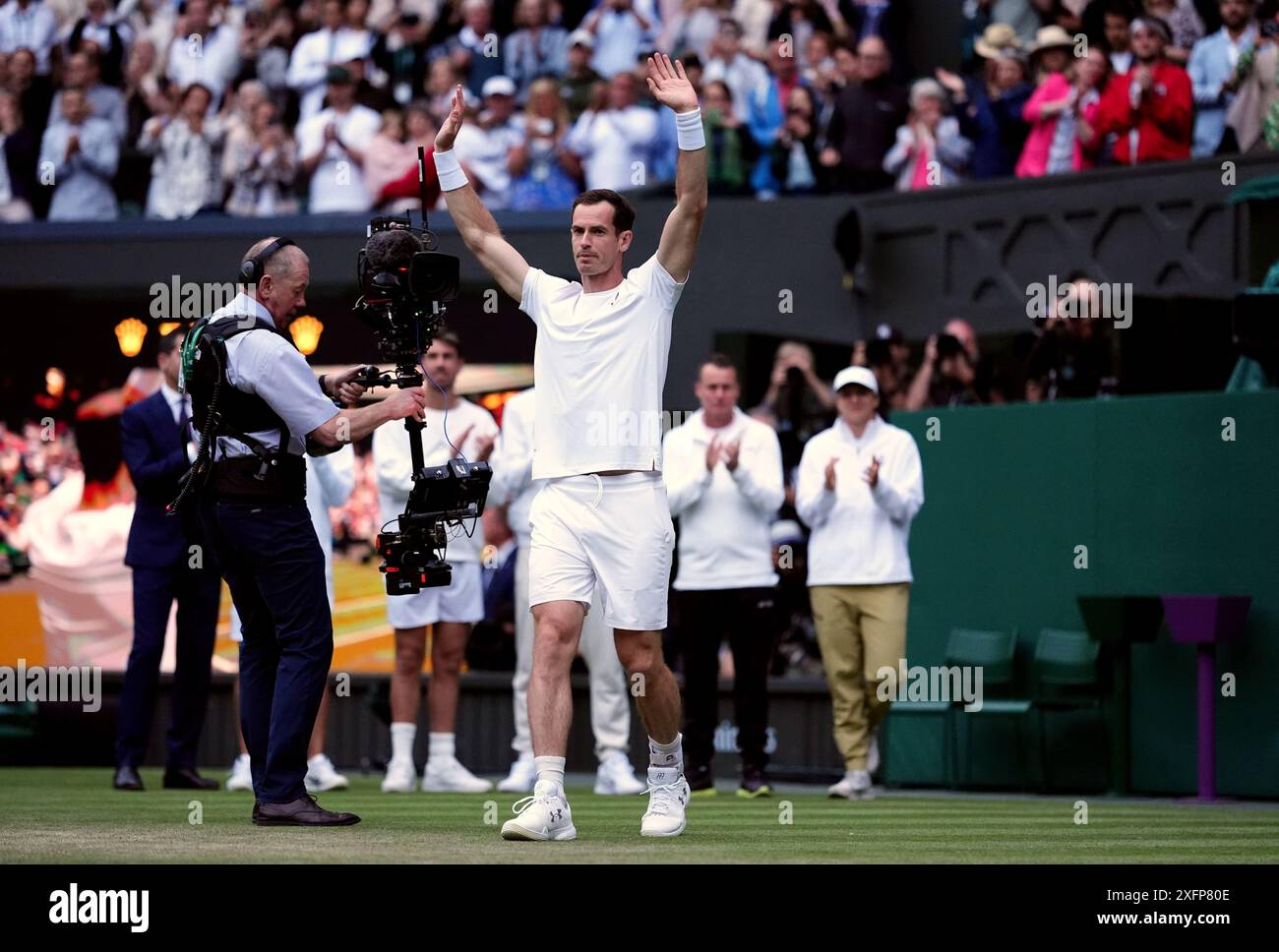 Centre court pay tribute to Andy Murray following his gentlemen's ...