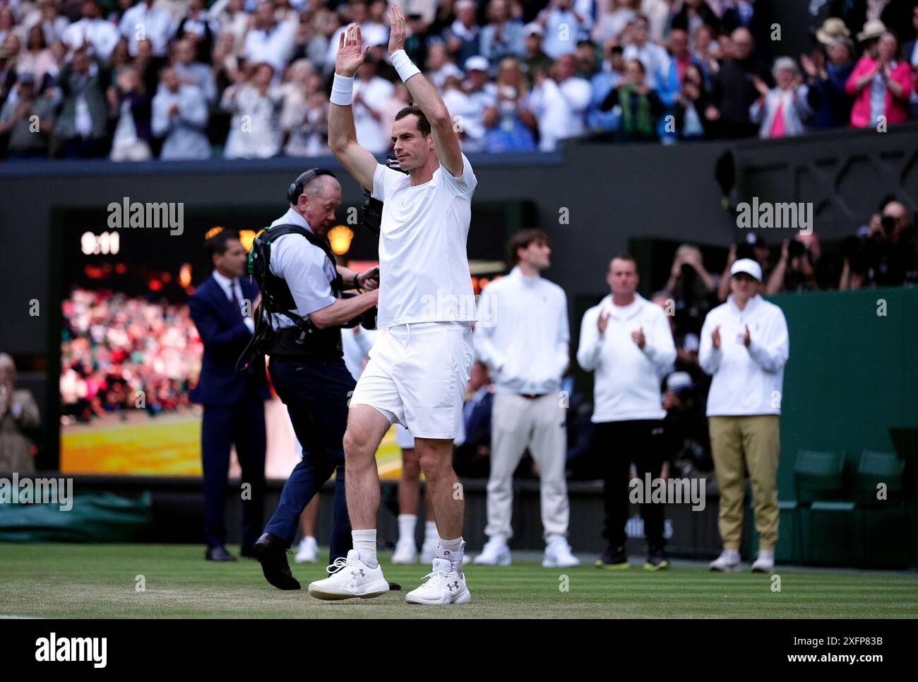 Centre court pay tribute to Andy Murray following his gentlemen's ...