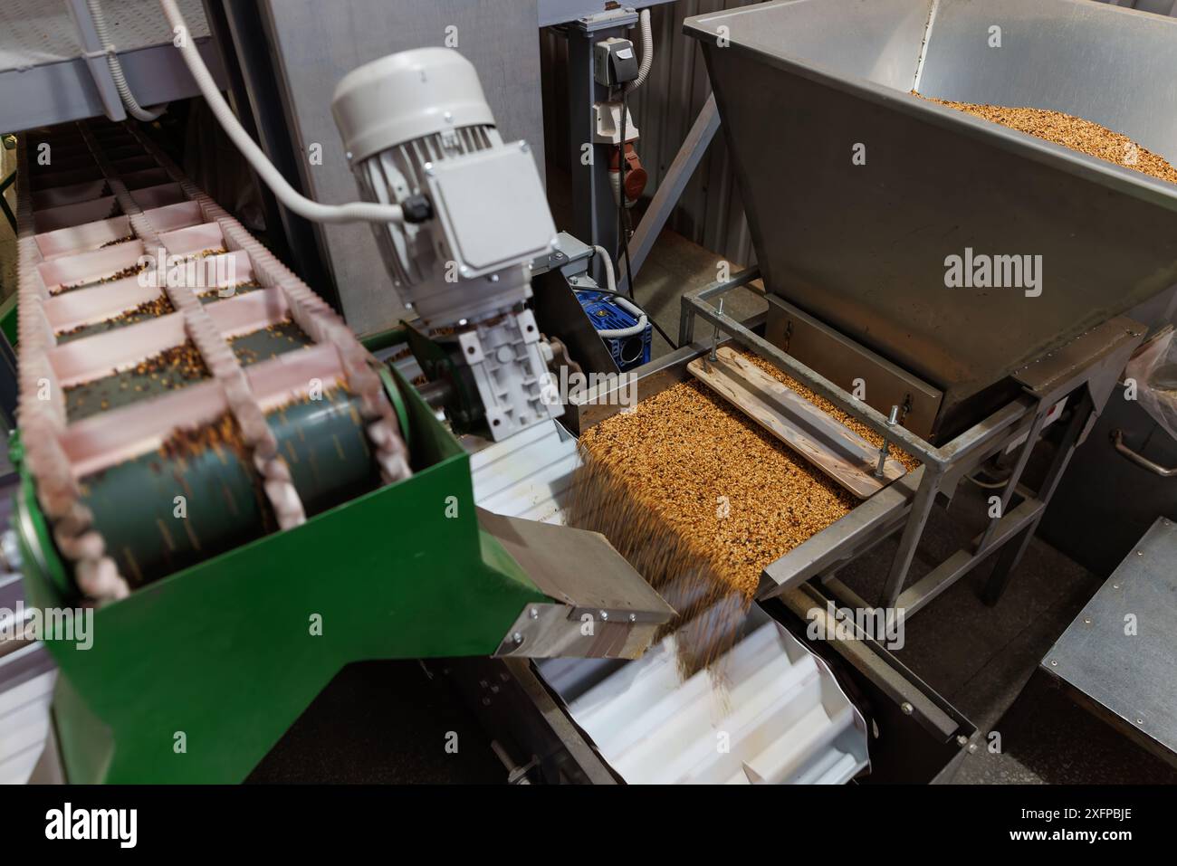 Grain sorting machine, Paddy machine sorts grains of one crop ...