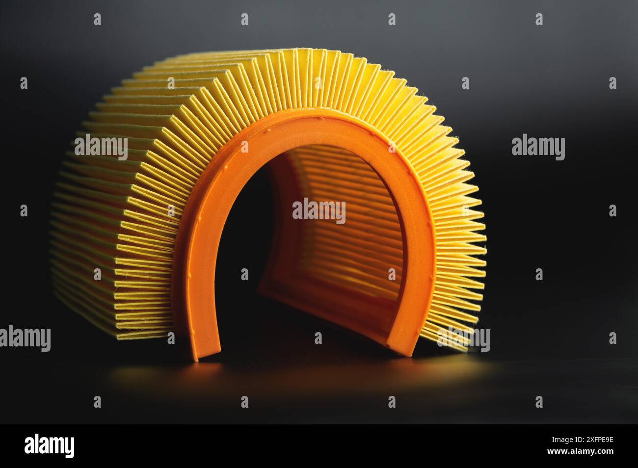 Filter element insert. Car engine air filter Stock Photo - Alamy