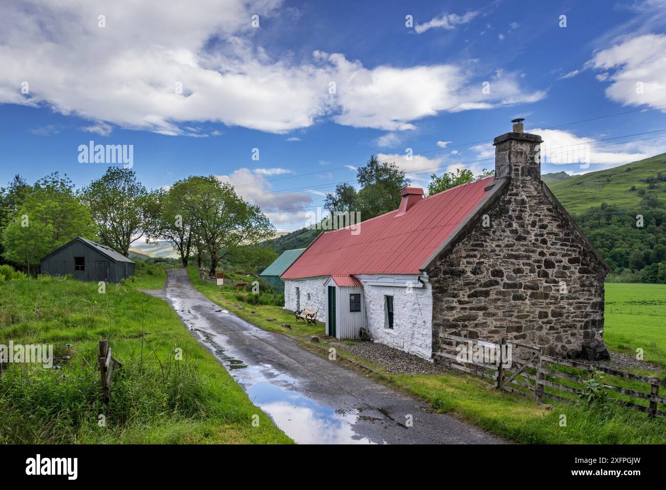 Cruck framed longhouse hi-res stock photography and images - Alamy