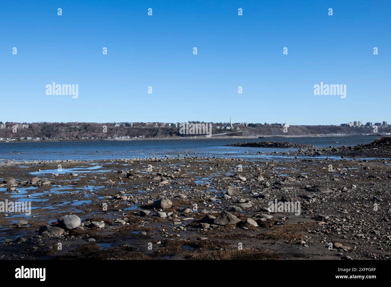 Waterfront st lawrence river hi-res stock photography and images - Alamy