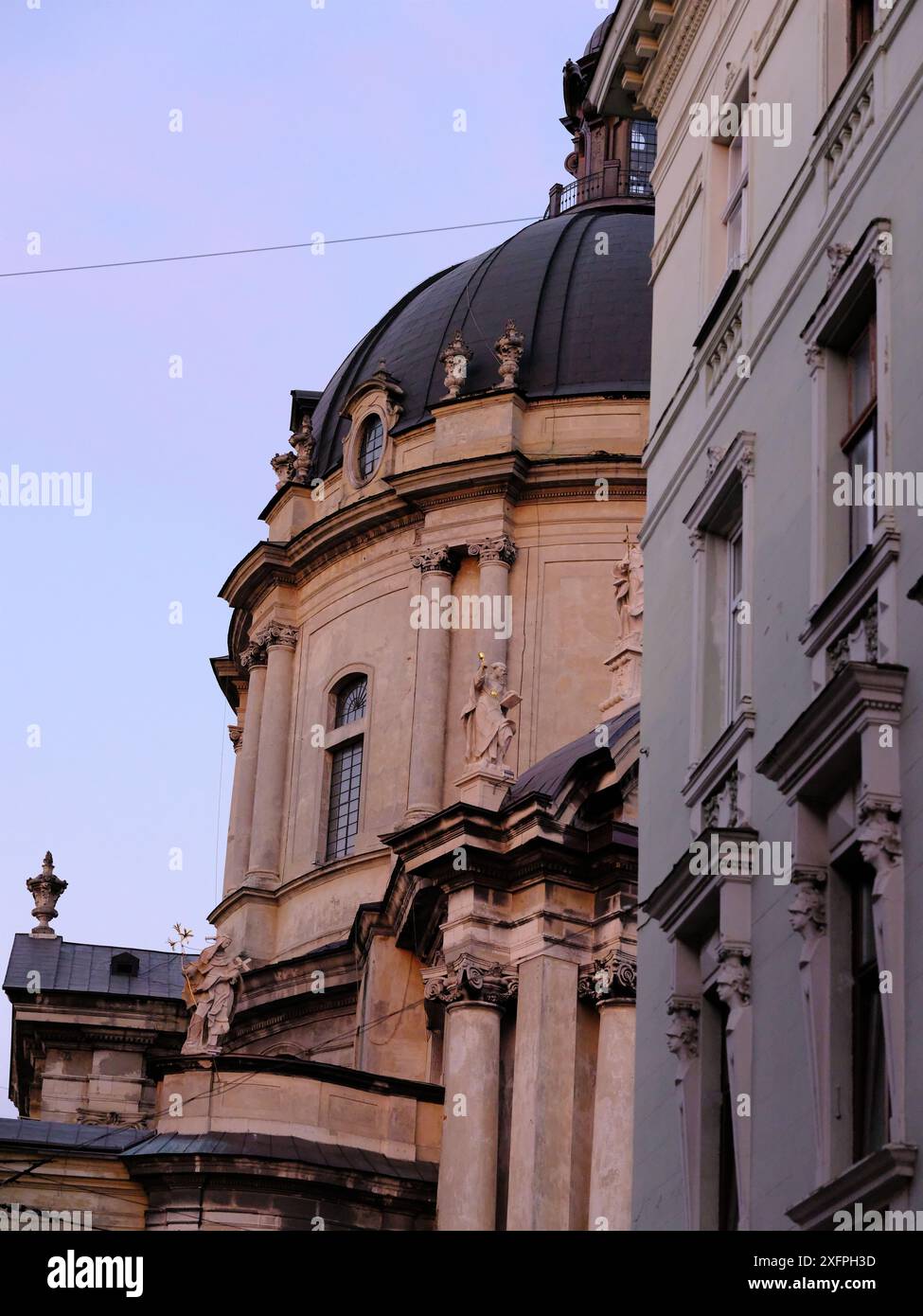 Grand architecture buildings scale hi-res stock photography and images ...