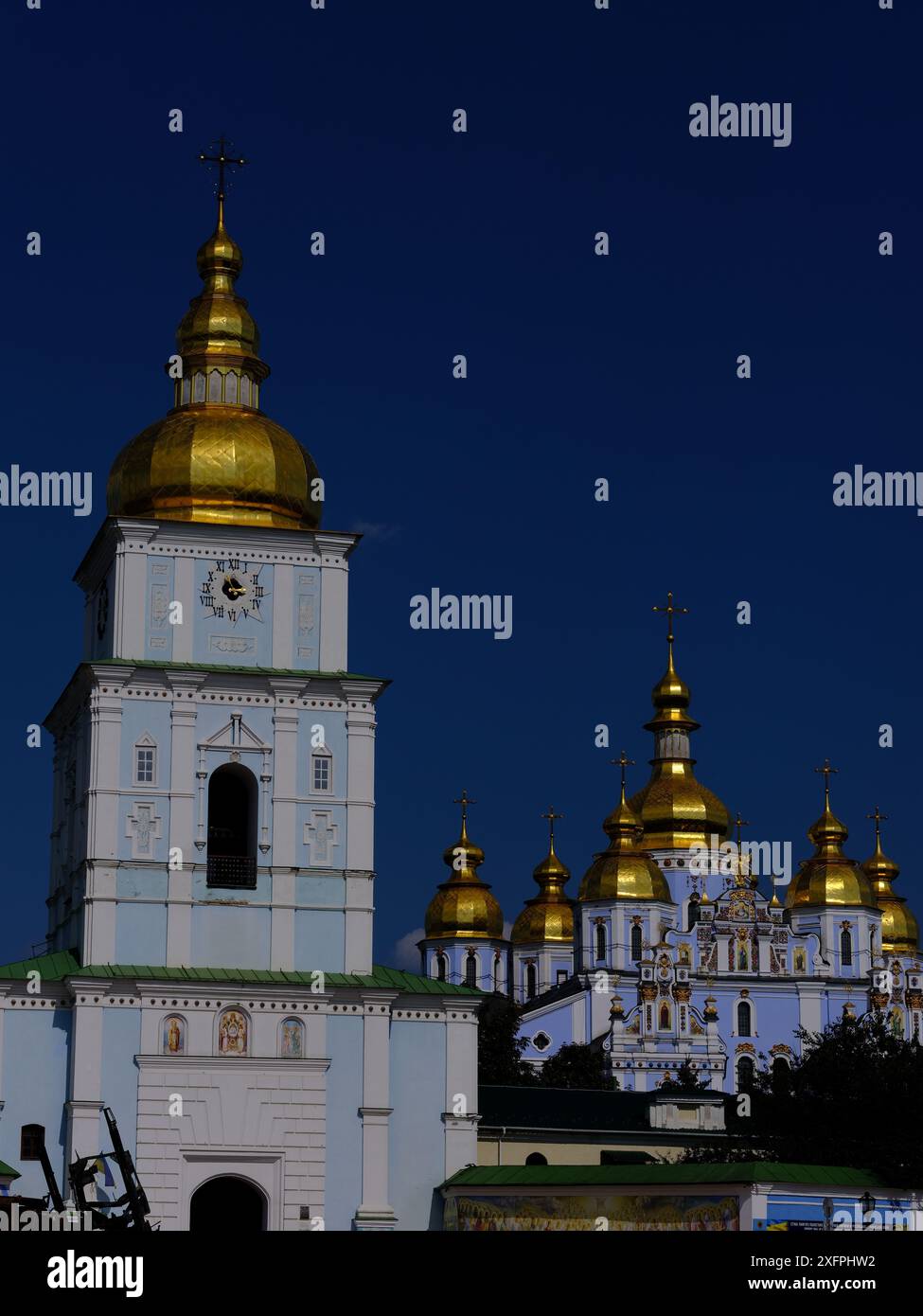 Grand architecture buildings scale hi-res stock photography and images ...