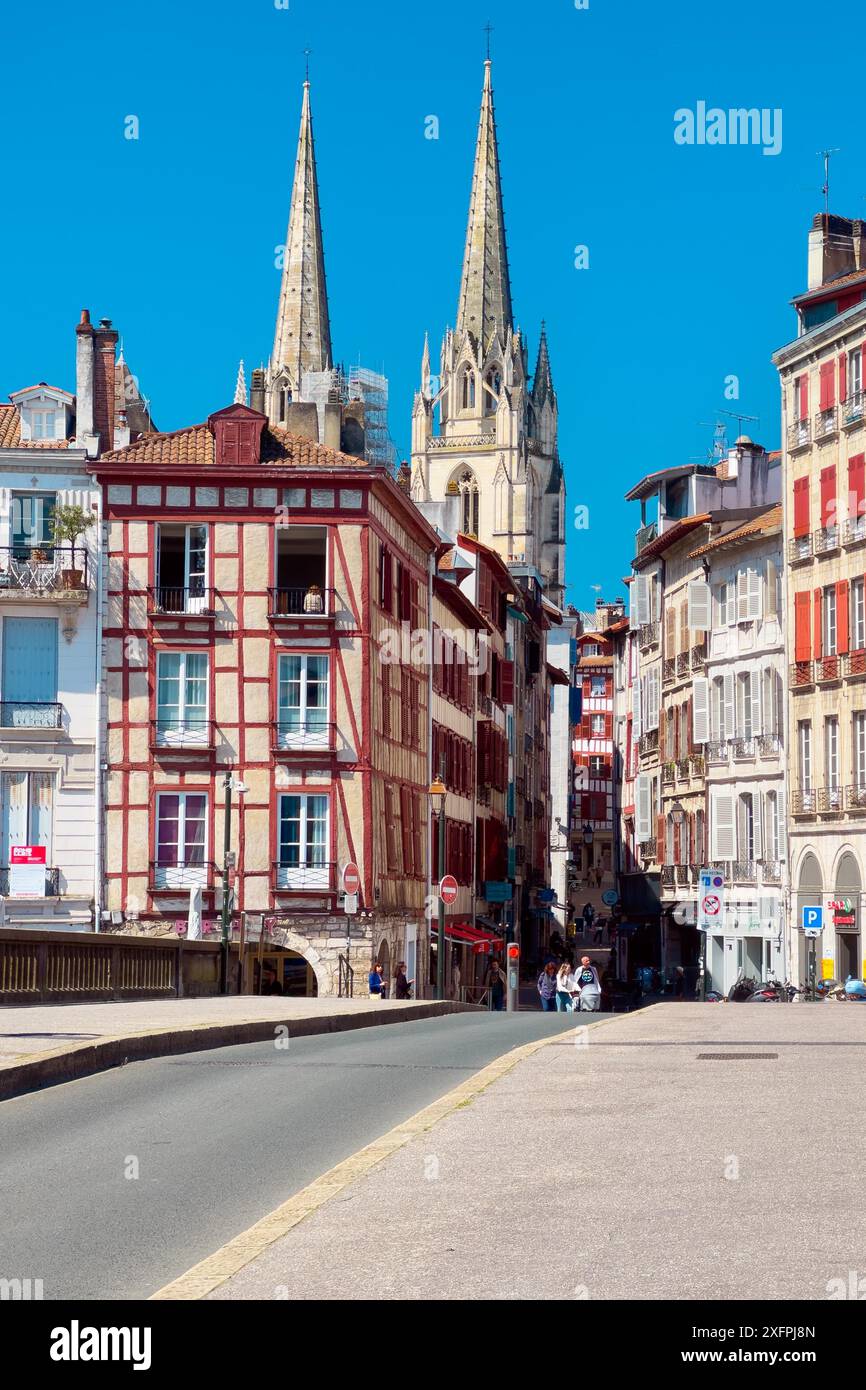 Deserted high street france hi-res stock photography and images - Alamy