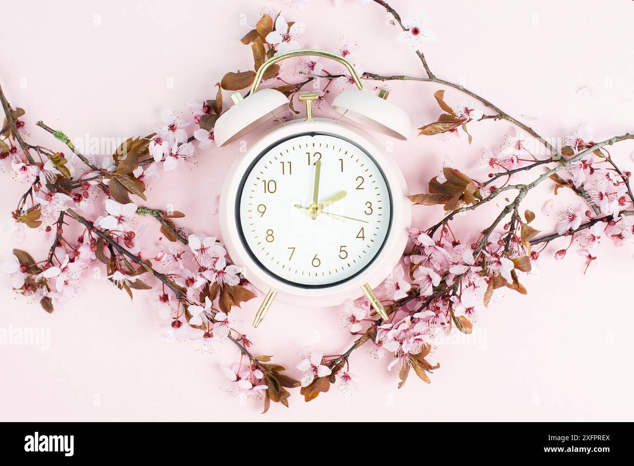 Alarm clock with cherry blossoms, switch to daylight saving time in ...
