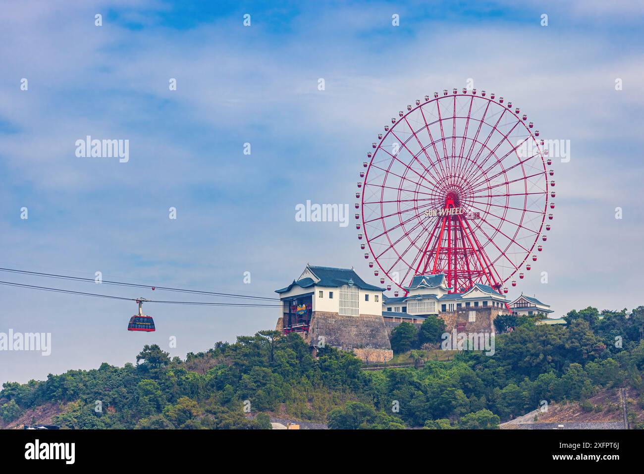 The giant Ferris wheel Sun Wheel and Cap treo Nu Hoang cable or ...