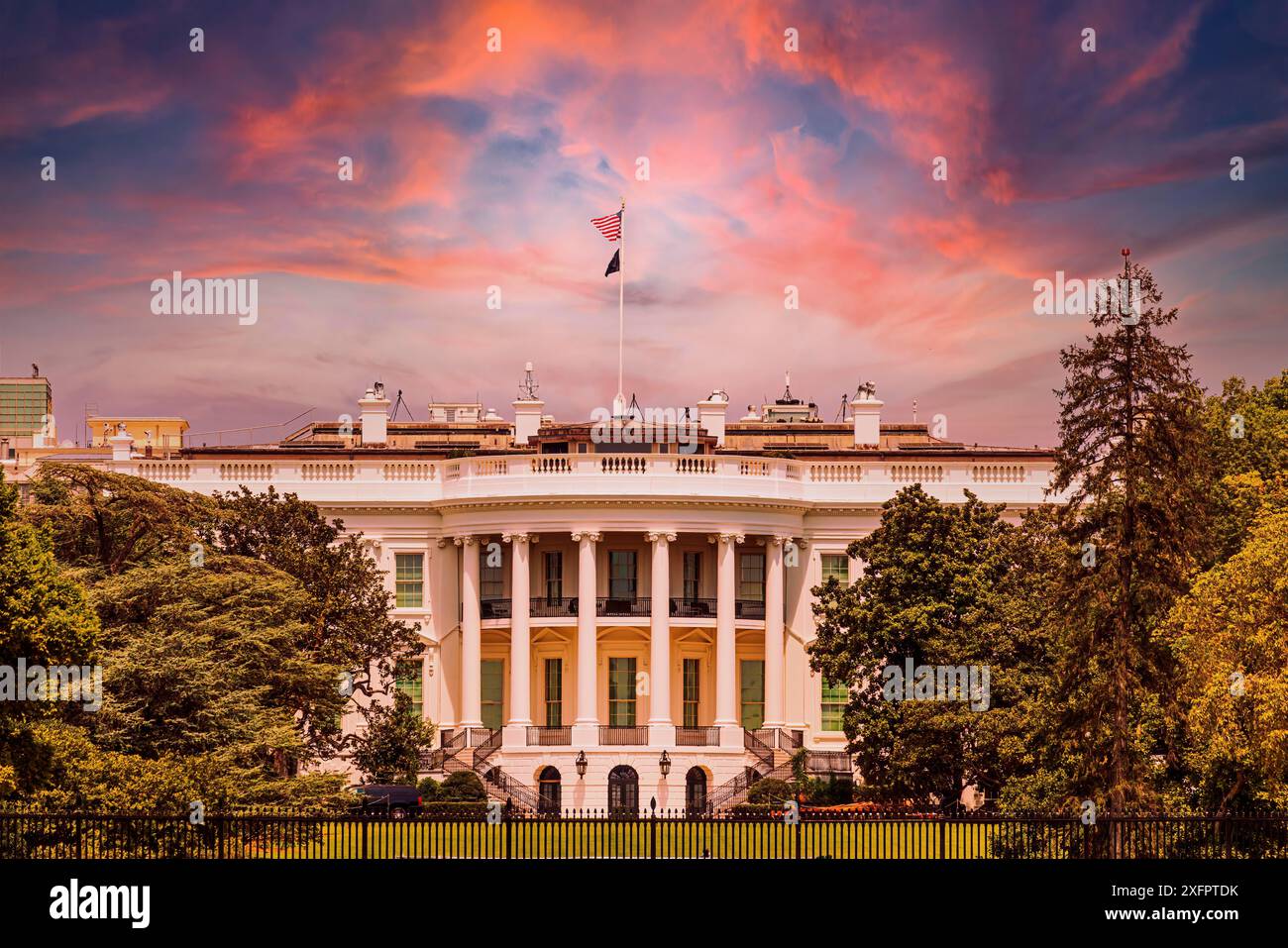 The White House viewed from the South Lawn with a magnificent sunset ...