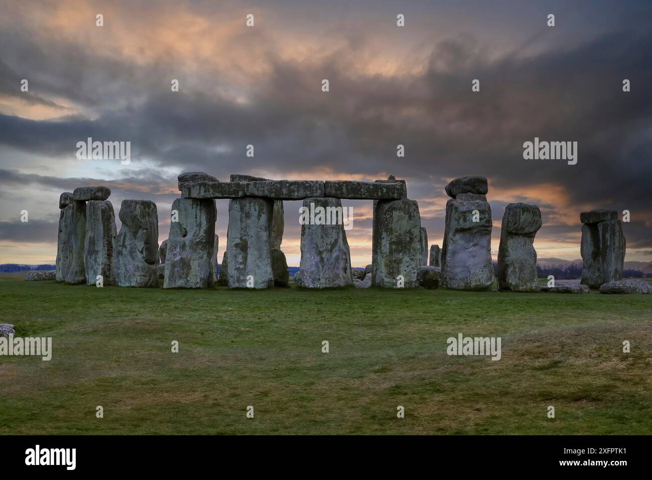 Famous Stonehenge stones at dawn Stock Photo - Alamy