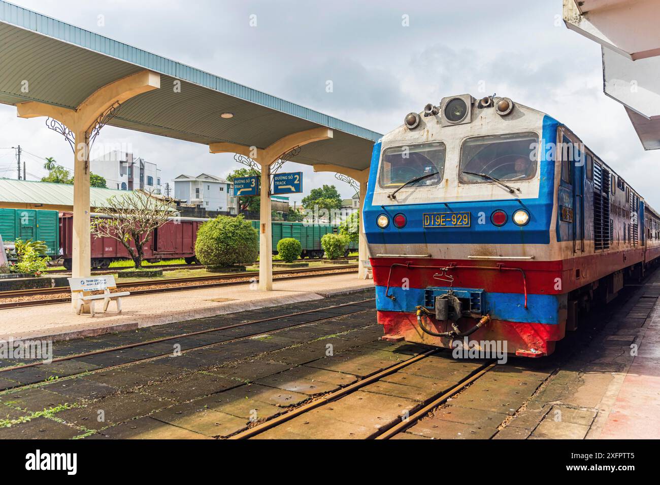 Vietnam railways train running in Hue Stock Photo - Alamy