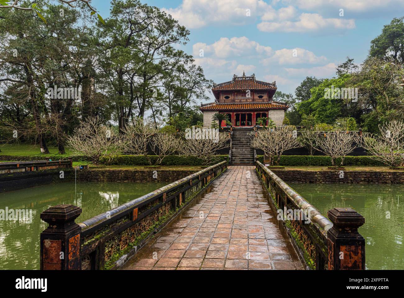 Shrine pavilion in Imperial Khai Dinh Tomb Stock Photo - Alamy