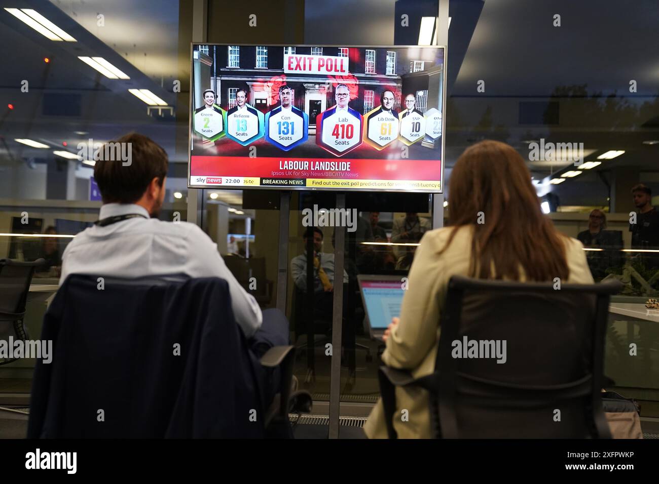 RETRANSMITTED WITH ADDITIONAL CAPTION INFORMATION Members of the media ...