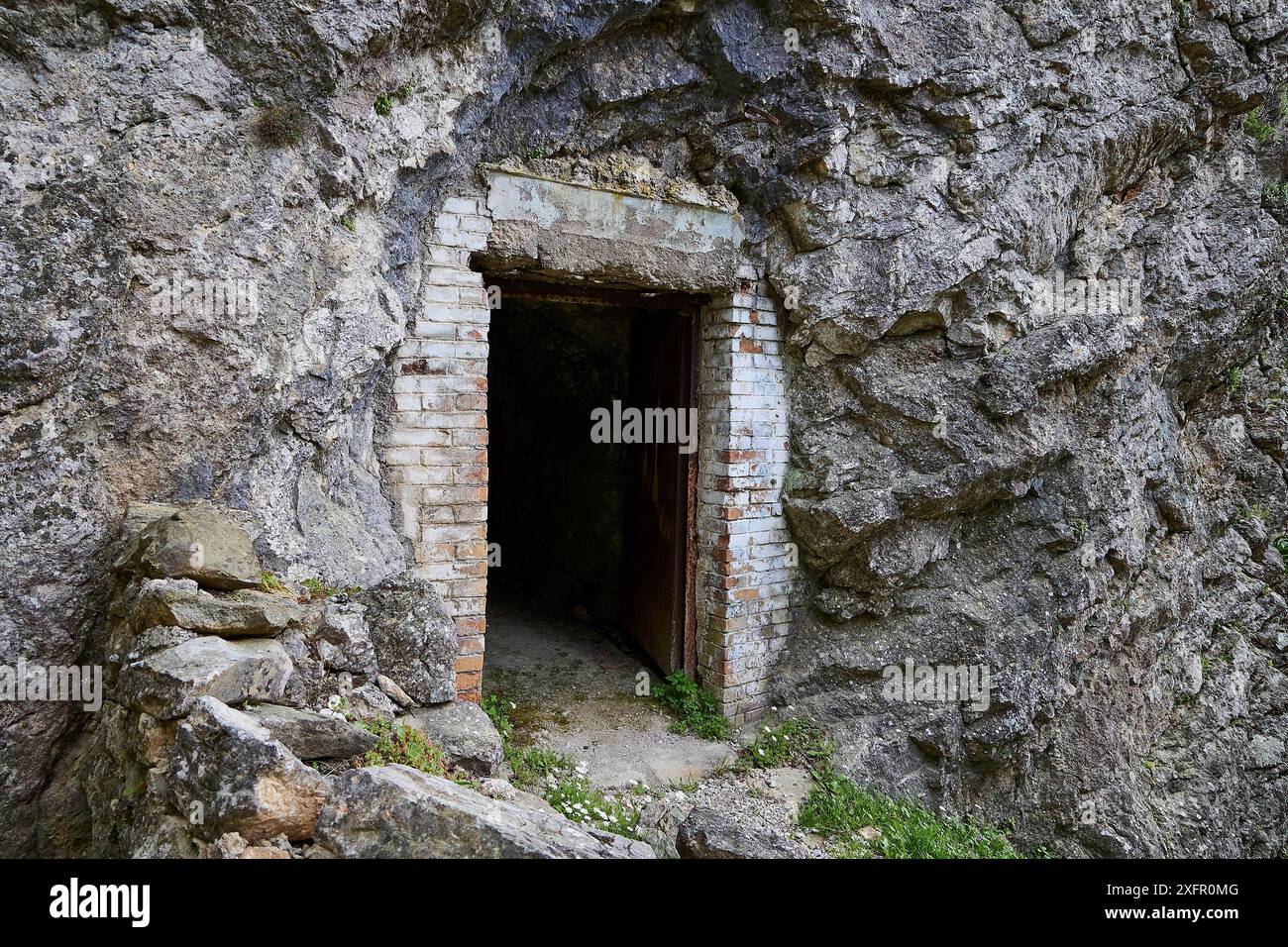 Natural rock face hi-res stock photography and images - Alamy