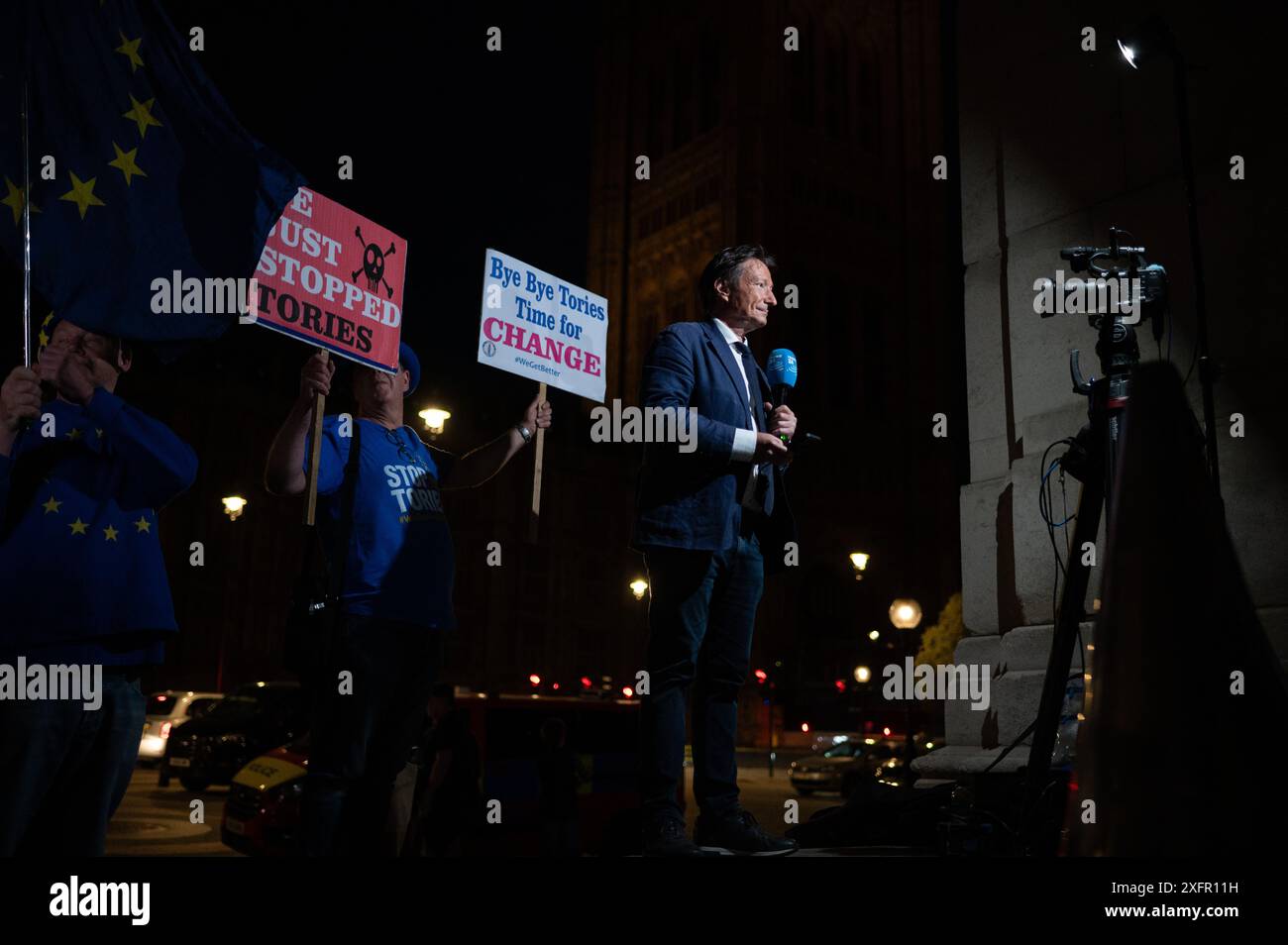 London, UK. 4th July, 2024. A member of the public holding signs that ...