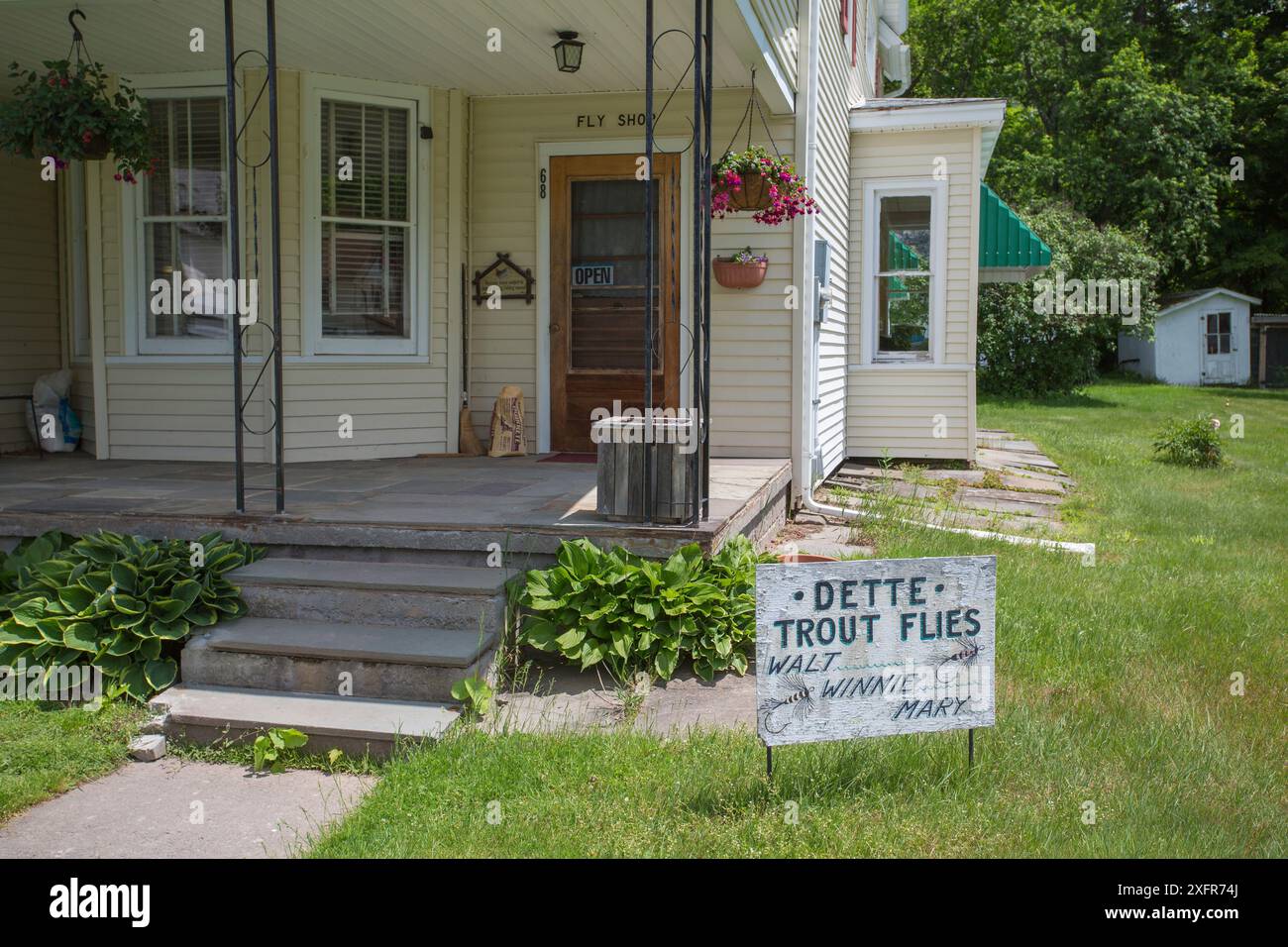 'Dette Trout Flies' family run fly fishing shop, Beaverkill River, New ...