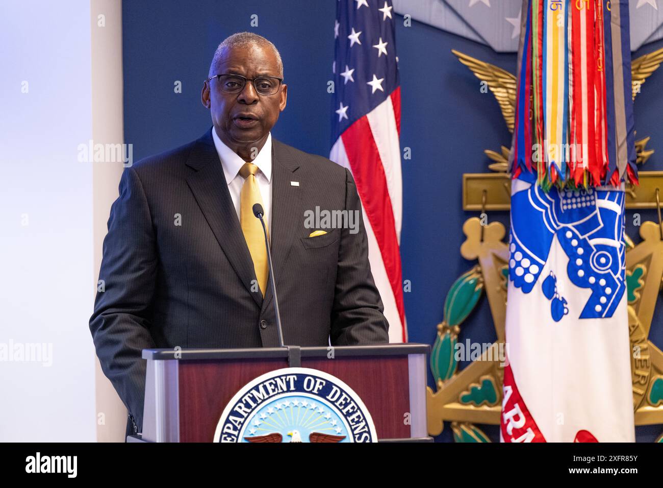 Secretary of Defense Lloyd J. Austin III hosts the Hall of Heroes ...