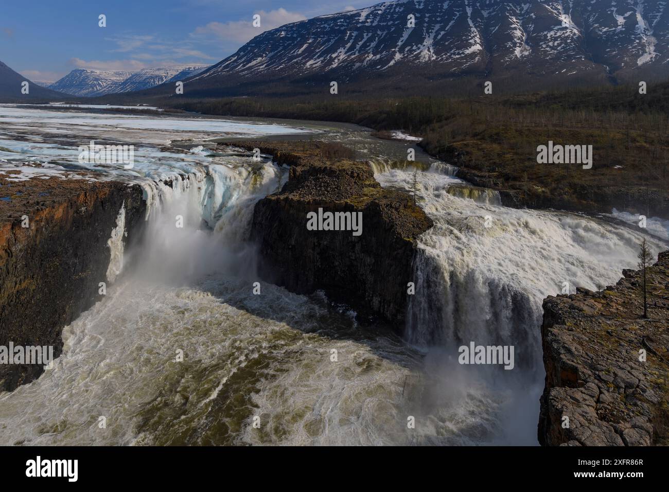 Waterfall in Putoransky State Nature Reserve, Putorana Plateau, Siberia ...