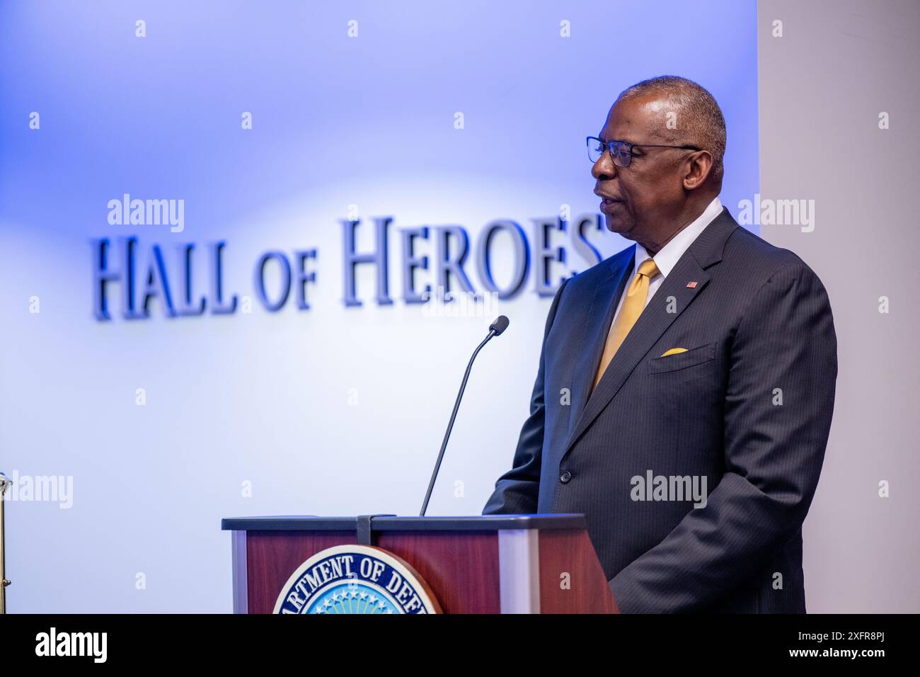Secretary of Defense Lloyd J. Austin III hosts the Hall of Heroes ...