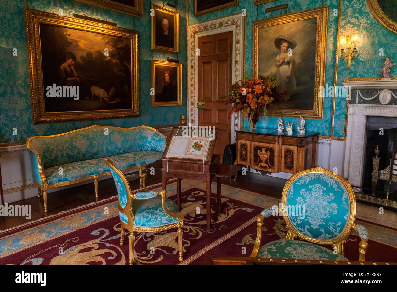 Castle howard interior hi-res stock photography and images - Alamy
