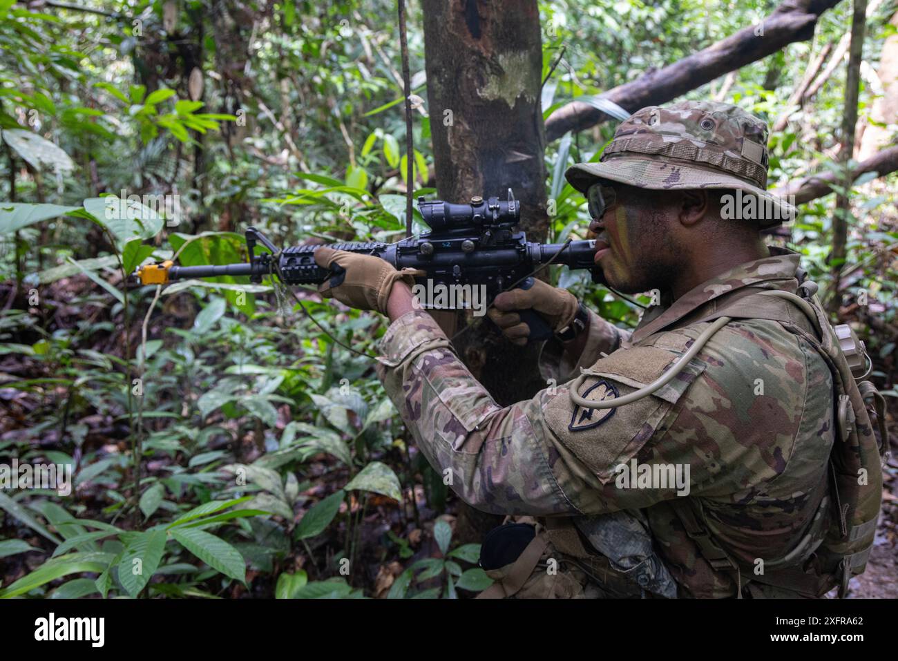 U.S. Army Soldiers with the 3rd Squadron, 4th Cavalry Regiment, 3rd ...