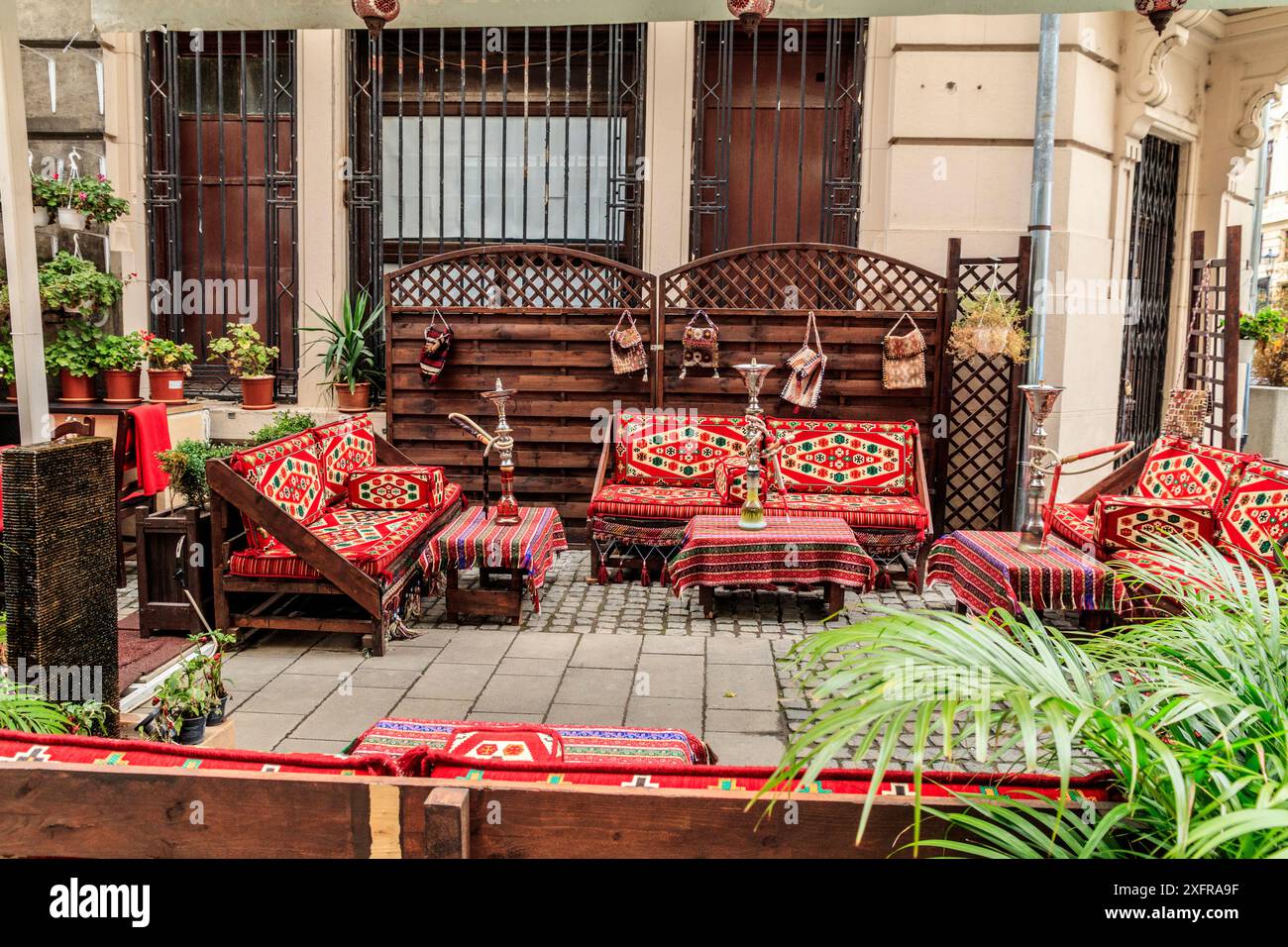 Bucharest cafe outside hi-res stock photography and images - Alamy