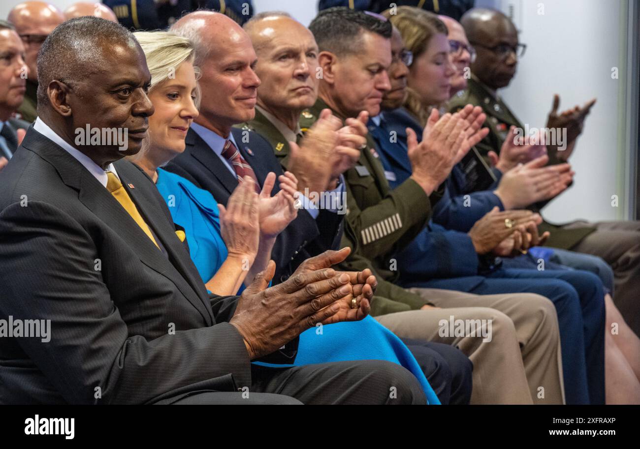 Secretary of Defense Lloyd J. Austin III hosts the Hall of Heroes ...