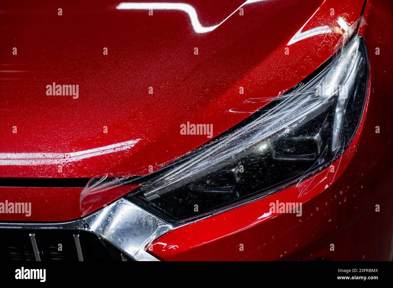 Red transparent vinyl hi-res stock photography and images - Alamy