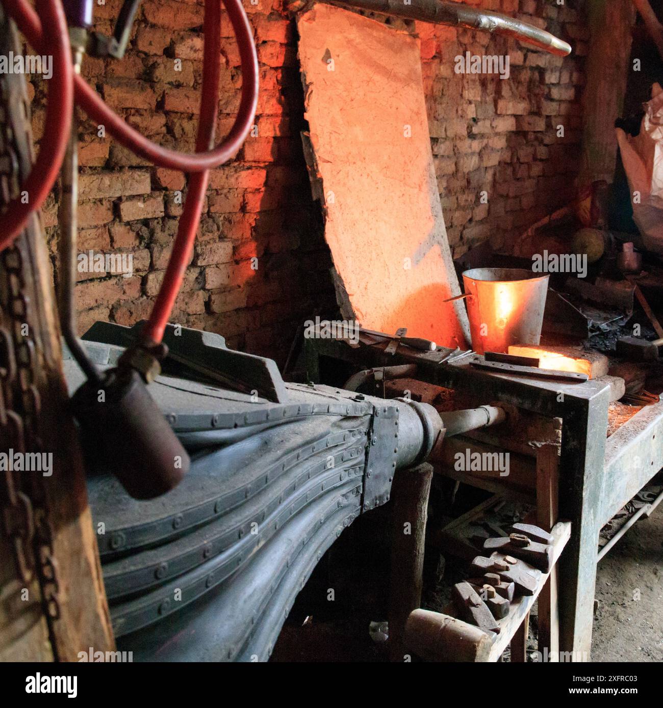 Blacksmith bellows hi-res stock photography and images - Alamy